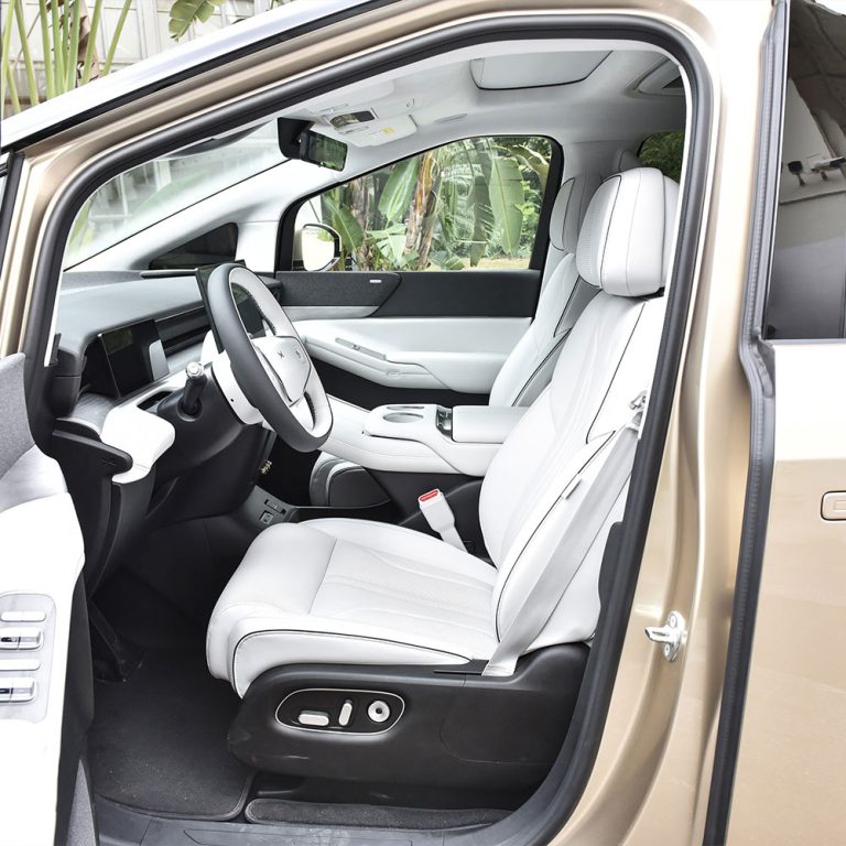 Xpeng X9 - Borderless Car