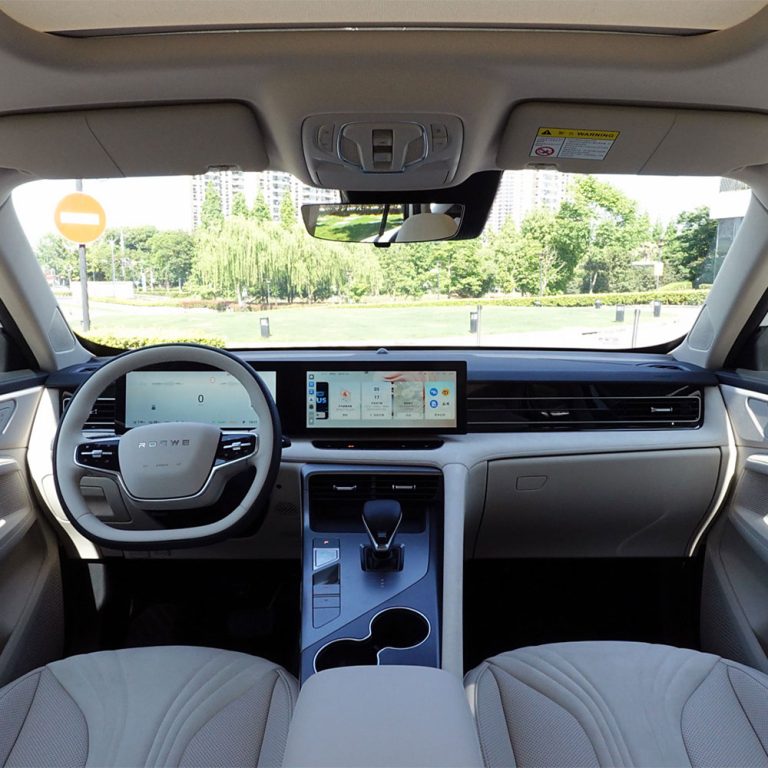 Roewe D5X DMH - Borderless Car